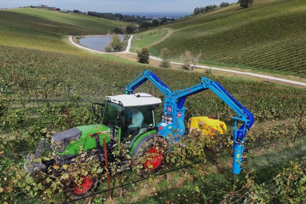 Il nuovo atomizzatore NewPortTrio di Martignani - Agrimeccanica ...