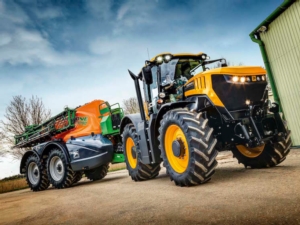 Jcb, nuovi Fastrac Serie 8000 - Agrimeccanica - AgroNotizie