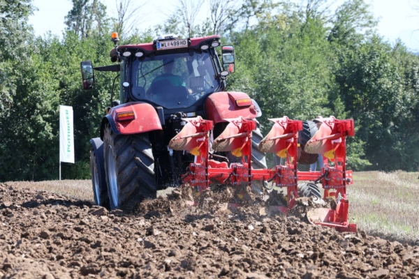 Pöttinger Servo 3000: aratro reversibile portato - Agrimeccanica ...