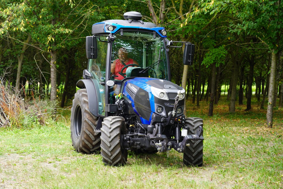 Landini porta in campo i Rex4 con cambio RoboShift - Agrimeccanica ...