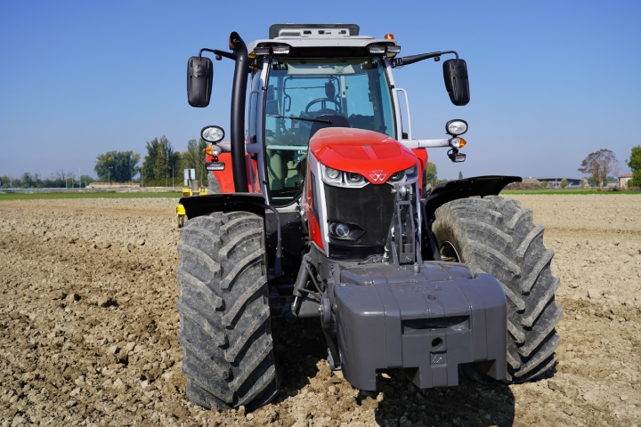 In campo con il nuovo MF 7S.190 - Agrimeccanica - AgroNotizie