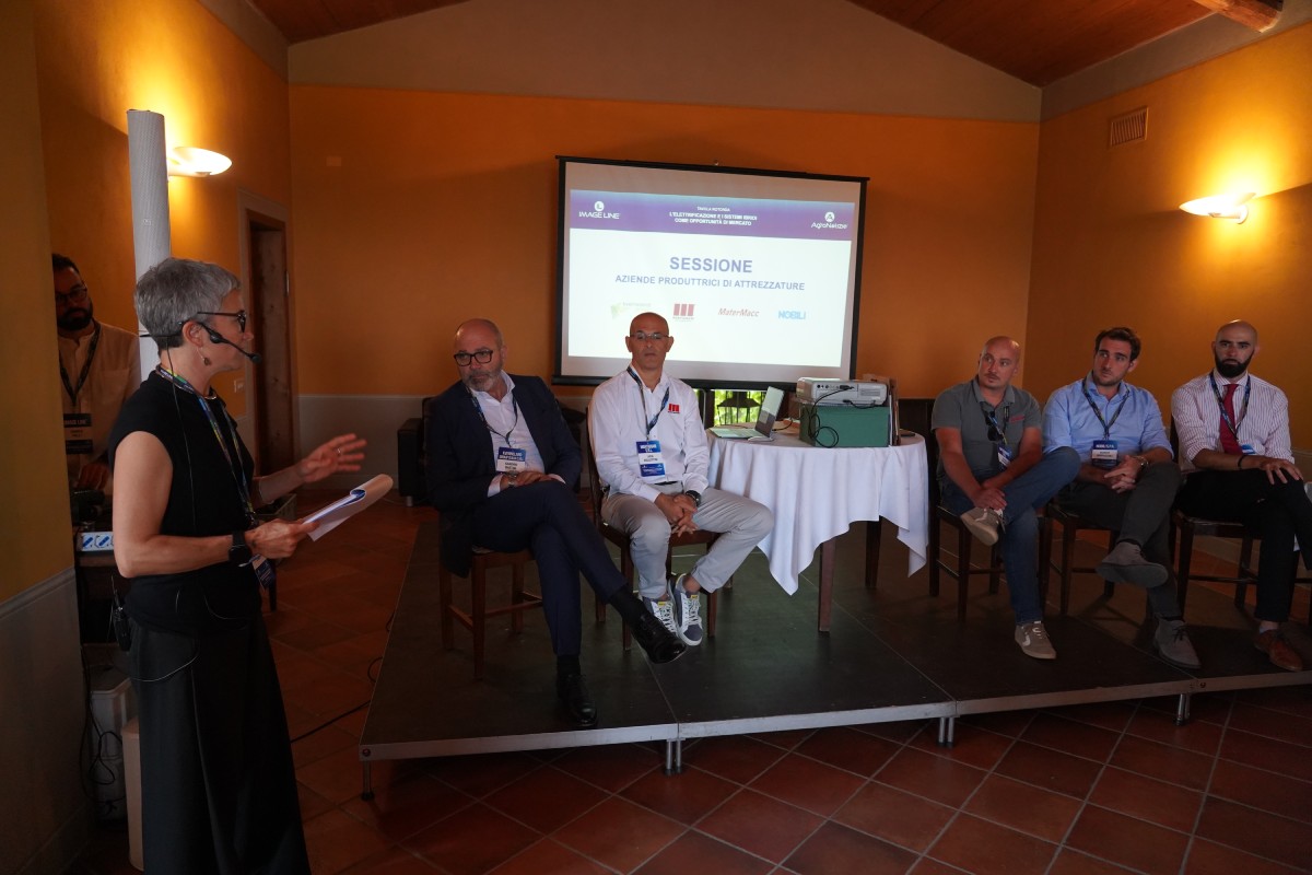 Il trattore elettrico? Non arriverà in un lampo - Agrimeccanica ...